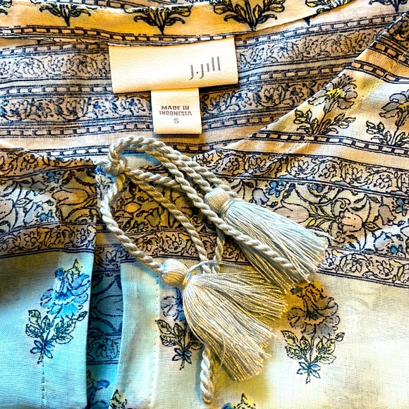 J. Jill | Tops | J Jill Beautiful Light Ling Blouse With Opening On ...